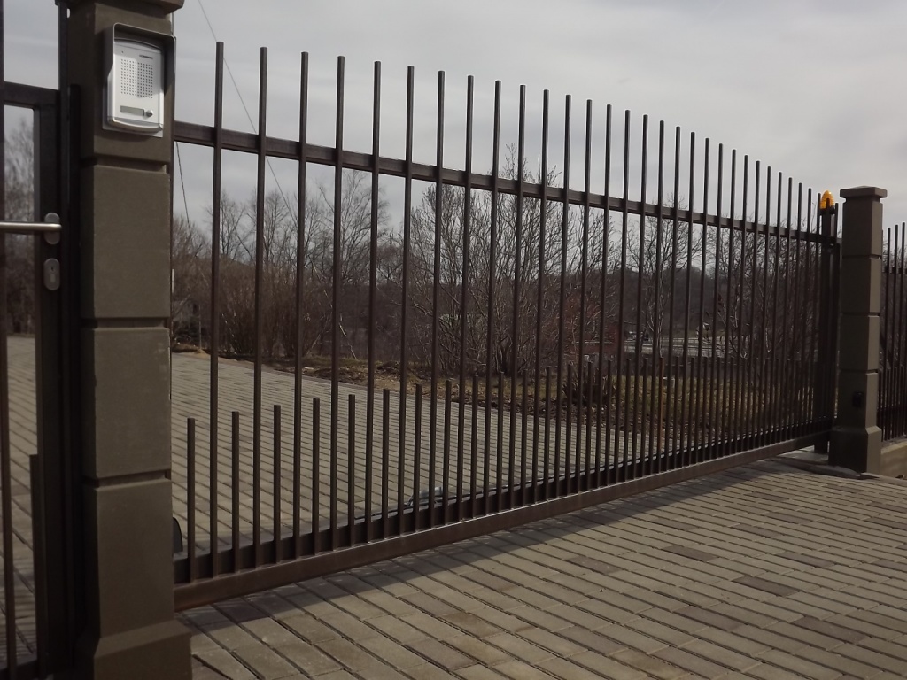 Sliding gates with metal tubing 20 * 20 filling